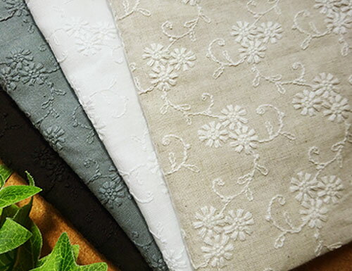 麻が入ったナチュラルな風合いの刺繍生地です アースカラーをそろえました ◎写真のボタンは直径2cmです ◎刺繍幅96cmx1個50cm ◎生地素材 : 綿55％　麻45％ ◎刺繍糸:表・裏ともに綿100％ 令和4年12月19日　価格改定しま...