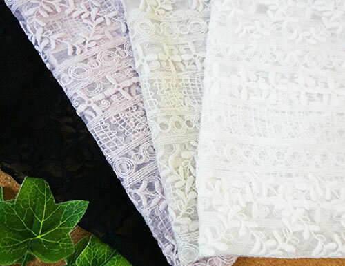 ◎ボタンは約2cmの大きさです ◎刺繍幅88cmx1個50cm ◎生地素材 : ナイロン100％ ◎刺繍糸素材 : 綿100％ 透け感のあるエンブロイダリーレースの生地です。ベースの生地は少しポコポコとしていて生地に華やかさをプラスしてくれ...