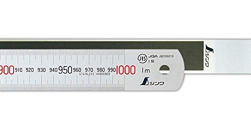 ・ 1m 13544・・Size:1mPatternName:単品・全長mm：1050 幅mm：35 厚さmm：2.3 呼び寸法mm：1000 上段ピッチ：1mm 下段ピッチ：0.5mm・ステンレスSUS420J2商品の説明 ●直尺シルバー...