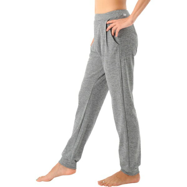 緻密でフラットな編地表面と高い崇高性。優れた形態安定性、ストレッチ、防透性、UVカット機能。ソフトでふくらみのある独特の風合いが特徴。高級感のあるナチュラルな素材感。【商品のポイント】テーパード風シルエットでボディラインすっきり。股関節や足...