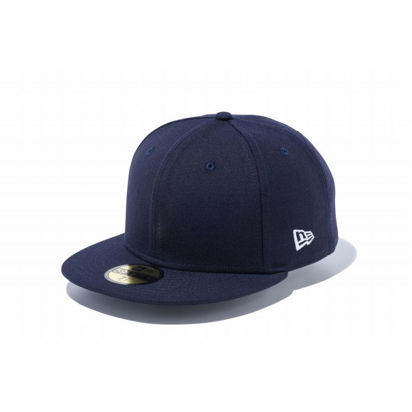 59FIFTY 1954年に誕生したベースボールキャップのスタンダード。熟練の職人により、手作業を中心とした22の工程で作り出されます。MLBの公式オンフィールドキャップにも採用されています。 ※ステッカーのデザイン、貼られる位置が異なる場...