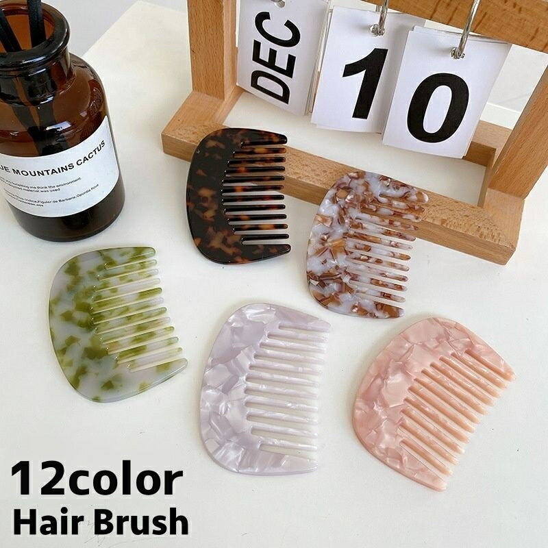 お洒落なヘアブラシです。 スリムでコンパクトだから持ち歩きやすい♪ 【サイズについて】 画像をご参照ください。 【カラーについて】 生産ロットにより柄の出方や色の濃淡が異なる場合がございます。 お使いのモニターや撮影時の光の加減などにより ...