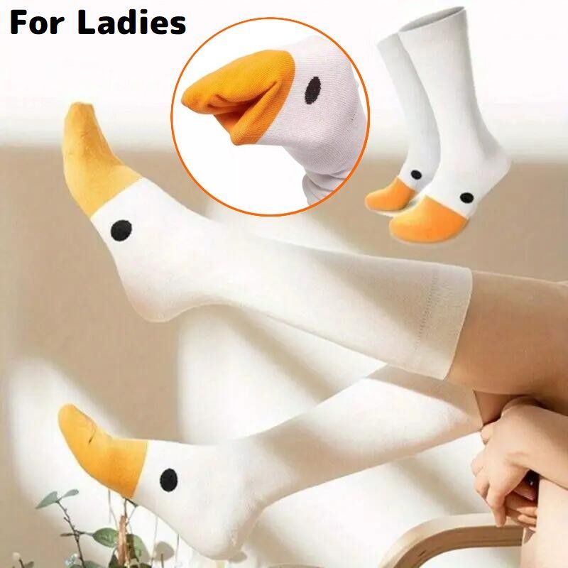 ガチョウさんモチーフのキュートなデザイン♪ レディース用のクルーソックスです。 【サイズについて】 フリーサイズ（M〜Lサイズ相当） 【カラーについて】 生産ロットにより柄の出方や色の濃淡が異なる場合がございます。 お使いのモニターや撮影時...