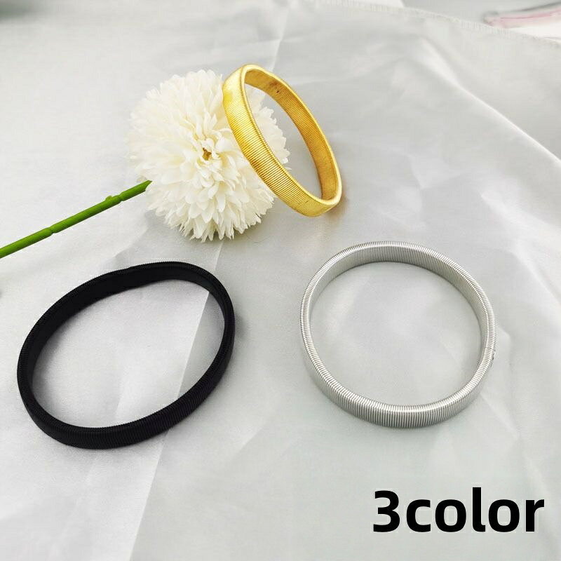 伸縮性のあるシンプルなブレスレットです。 【サイズについて】 画像をご参照ください。 【カラーについて】 生産ロットにより柄の出方や色の濃淡が異なる場合がございます。 お使いのモニターや撮影時の光の加減などにより 画像と実際の商品のカラーが...