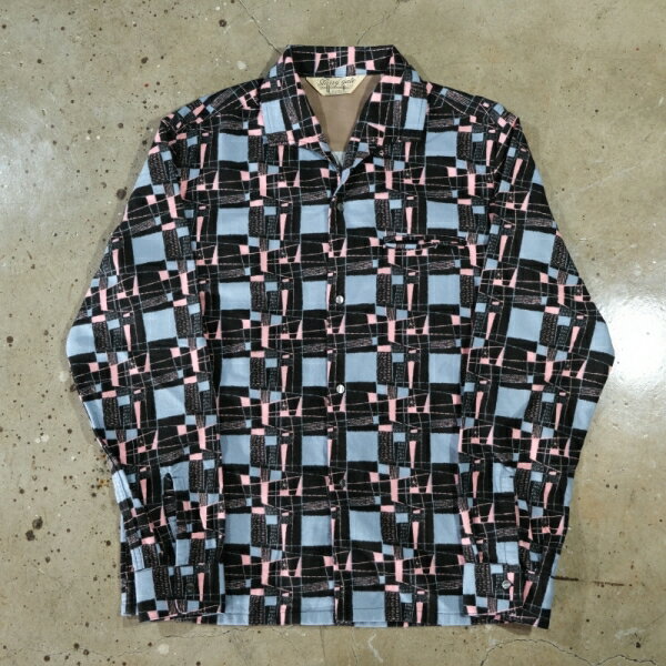 ■品番：SG11103 ■品名：Vincent Shirt ■素材： 表地：コットン 100％ 別布：キュプラ 100％ ■商品： 「VINCENT SHIRTS」は、1950年代に存在したブランド「SIR GUY」のイタリアンカラーシャツ...