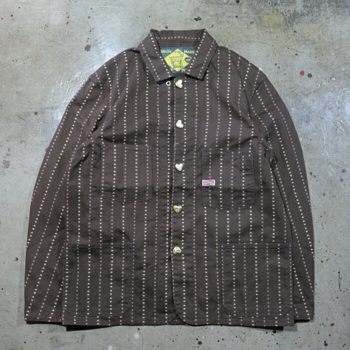 ■品名： Cathartt Chore Coat Brown Paw Stripe ■素材： COTTON ■商品： 1920年代のカバーオールを元に生地から独自に作り上げたCathartt Chore Coat。 人気のPaw Strip...