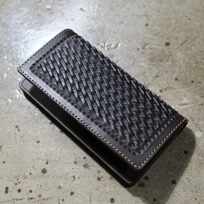 ■品名： WALLET Jr HAND BASCKET L ■素材： 外装：ツーリングレザー（牛皮革）／ブラウン 内装：牛皮革／ブラウン ■素材： 本体：W95 × H183（mm） ■仕様： カードホルダー：7／小銭入れ：1／大型ポケット...