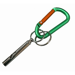 品名 ホイッスル カラビナ付き HS-2 特長 軽く吹いても高い音が出ます。 カラビナ付ですのでデイバッグやカバンへの着脱がかんたんです。 仕様 材質：ホイッスル（真鍮・クロームメッキ）、カラビナ（アルミニウム） 注意：小さなお子様が飲み込...