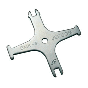 特長 配電盤・分電盤用の合鍵に。 これ1つで4タイプのカギに対応。 仕様 用途：配電盤・分電盤用の合鍵 サイズ：縦80mm×横80mm×厚み2.6mm 4タイプのカギに対応 注意：用途以外に使用しないでください。カギ本体にサビ等が発生してい...