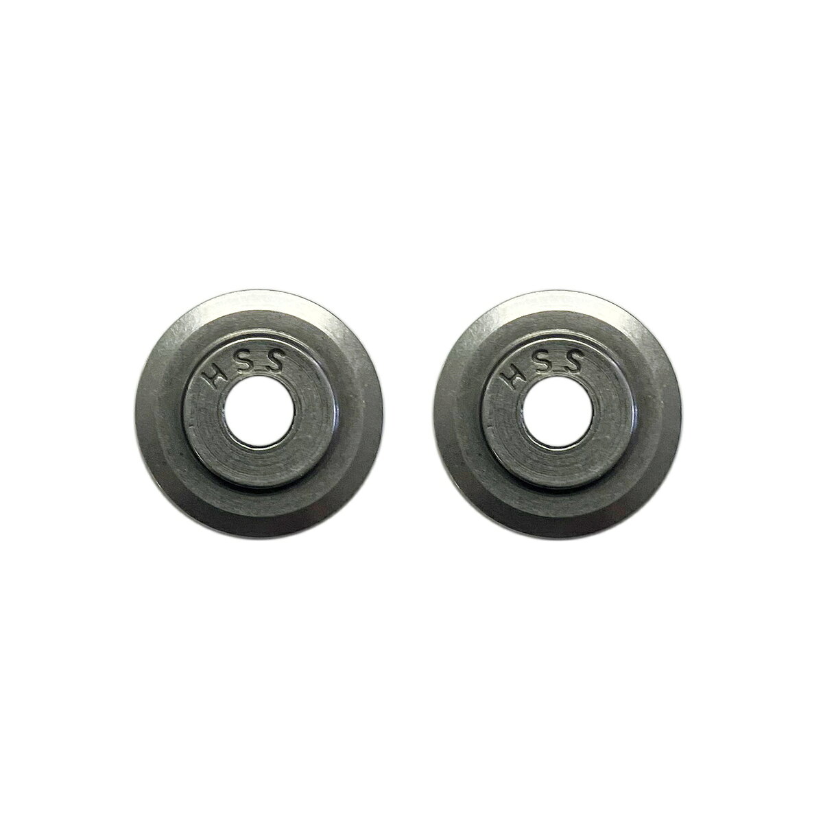仕様 用途:パイプカッターSP-2用替刃 入数:2枚 対応本体:ステンパイプカッターSP-2(JAN4904781265077) 素材:HSS 生産国:台湾 製品サイズ(mm) 幅×奥行×高さ:20×20×4 製品重量(g) 4 商品説明 ...