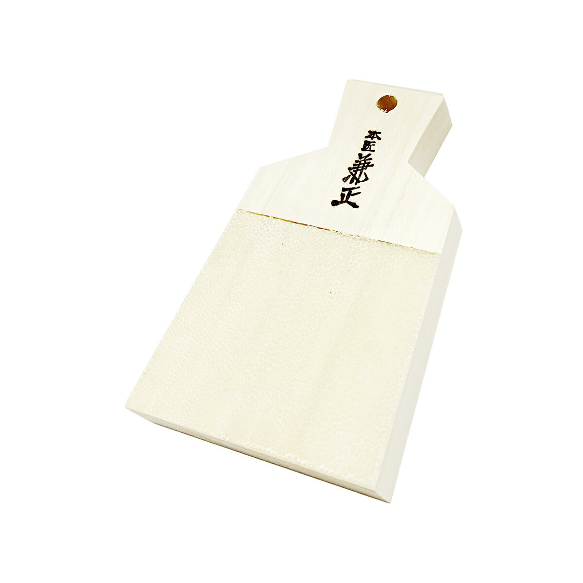 仕様 用途:わさび、大根、人参、生姜等のおろし サイズ(約):縦132mm×横85mm×厚み17mm 重量:約76g ※熱いお湯などに浸したり、長時間水に浸したりしないでください。鮫皮の伸縮により木台部分とはがれることがあります。 ※本鮫皮...