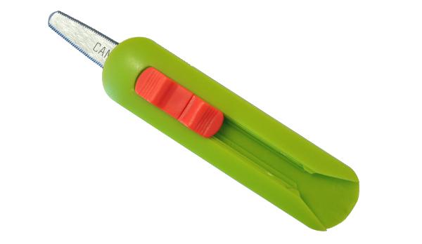 仕様用途：段ボ−ルの開封・カット等全長：使用時137mm（最大）収納時全長：110mm刃渡り：27mm対応替刃：物流くん専用替刃2枚入　DC-15B2お手入れ方法：水気はサビなどの原因です。金属部に水気が付いたときは、乾いた布などで良く拭き...