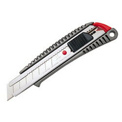 特　長 丈夫な厚物切り作業用。 軽くて丈夫なアルミダイキャスト製グリップ。 主要部材に再生材を使用した商品です。 金属性ボディ。 オートロック式、スライドから指を離すと、スライドが自動でロックされるので刃がすべり出ません。 仕　様 ・用途：...