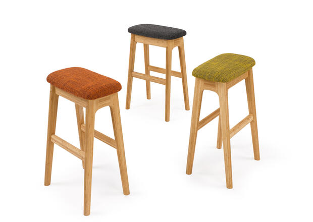 【カテゴリー】 ハウスウエア・竹集成材プロジェクト・テオリ・バンブー・スツール・カウンターチェア サイズ W400×D261×H580mm 材質 本体：竹集成材 座面：ファブリック/ソフトレザー張り、ウレタンフォーム 仕上 竹抗菌オイル /...