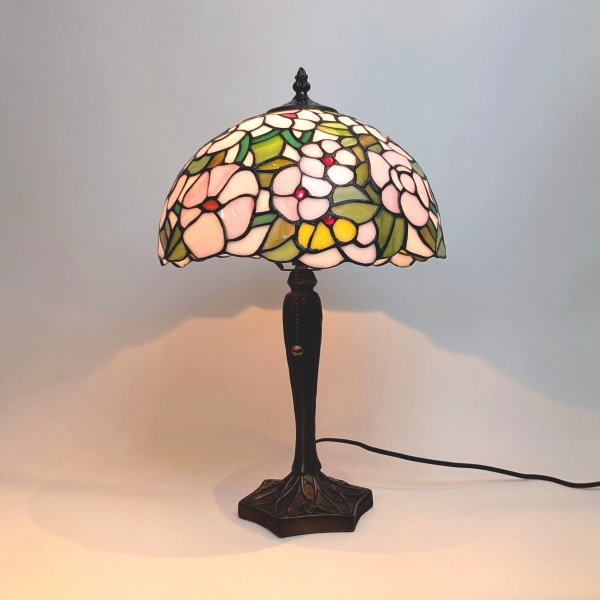 ■商品情報 サイズ 高46.5cmX幅29cm 材質 ガラス 電球 60W（最大）・口金サイズE26　入り切りはプルスイッチです 最も雰囲気にあった、ワット数の電球をお付けし、お届けします。（お付けします電球のワット数のご希望がありましたら...