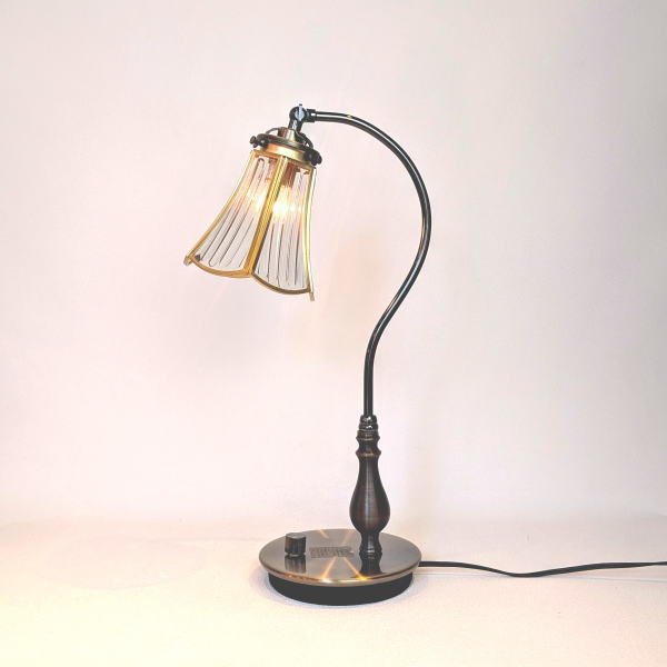 ■商品情報 テーブルランプ本体サイズ　 約W18cm×H46cm シェードサイズ 約W13.5cmxH14cm 電球 40W（最大）X1灯・口金サイズE17 材質 ガラス(シェード)・真鍮(灯具本体) ■イメージキーワードフロアライト　フロ...