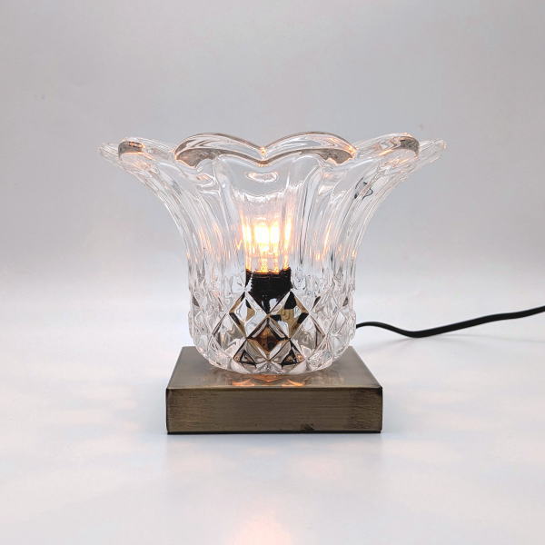 ■商品情報 サイズ 約H13cmxW16cm(全体サイズ) 約H11cm×W16cm(シェードサイズ) 　 H2cmxW9.5cm×D9.5cm(灯具台サイズ) 電球 25W(最大)×1灯 E12 材質 ガラス ■イメージキーワードフロアラ...