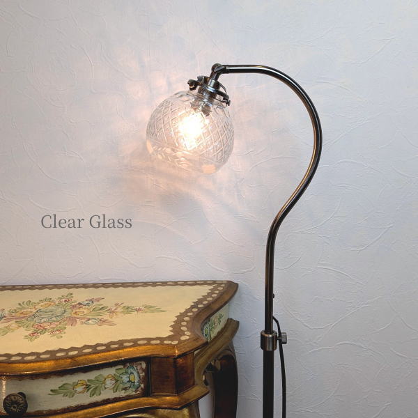 ■商品情報 フロアンプ本体サイズ W20cm×D20cm×H100〜135cmコード長さ・340cm材質・真鍮 電球 40W(最大)×1灯 E17【 LED可 】入り切り・中間スイッチ 詳細 フロアライト本体+シェードセット ※LED電球も...