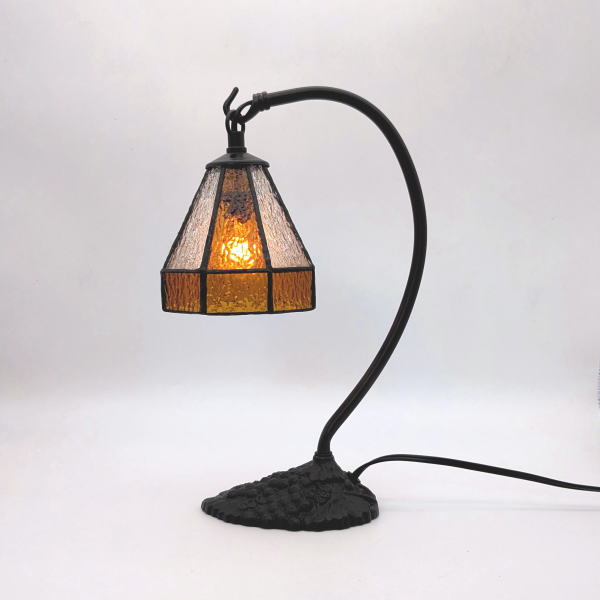 ■商品情報 シェードサイズ φ11cm×H10.5cm サイズ 約W10xD16xH30cm 材質 ガラス 電球 25W（最大）・口金サイズE12 最も雰囲気にあった、ワット数の電球をお付けし、お届けします。（お付けします電球のワット数のご...