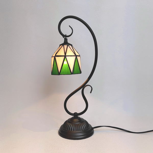 ■商品情報 シェードサイズ φ11cm×H10cm サイズ 約W12cm×D13.5cm×H40cm 材質 ガラス 電球 25W（最大）・口金サイズE12 最も雰囲気にあった、ワット数の電球をお付けし、お届けします。（お付けします電球のワッ...