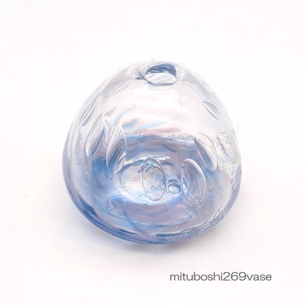 ■商品情報 サイズ H6cm×W7.5cm 材質 琉球ガラス 制作工房 沖縄・琉球ガラス工房『三ツ星』 ご注意 ※ギフトボックスはございません琉球ガラス一輪挿し・花瓶・ flowervase　mituboshi269vase　三ツ星工房沖縄...