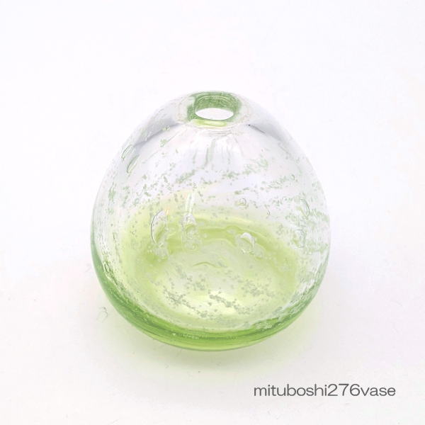 ■商品情報 サイズ H6cm×W6.5cm 材質 琉球ガラス 制作工房 沖縄・琉球ガラス工房『三ツ星』 ご注意 ※ギフトボックスはございません琉球ガラス一輪挿し・花瓶・ flowervase　mituboshi276vase　三ツ星工房沖縄...