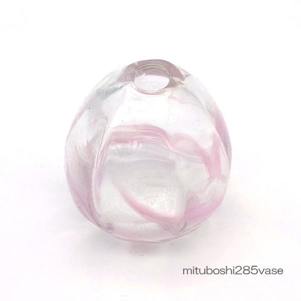 ■商品情報 サイズ H6.5cm×W7cm 材質 琉球ガラス 制作工房 沖縄・琉球ガラス工房『三ツ星』 ご注意 ※ギフトボックスは有料です(＋110円)琉球ガラス一輪挿し・花瓶・ flowervase　mituboshi285vase　三ツ...