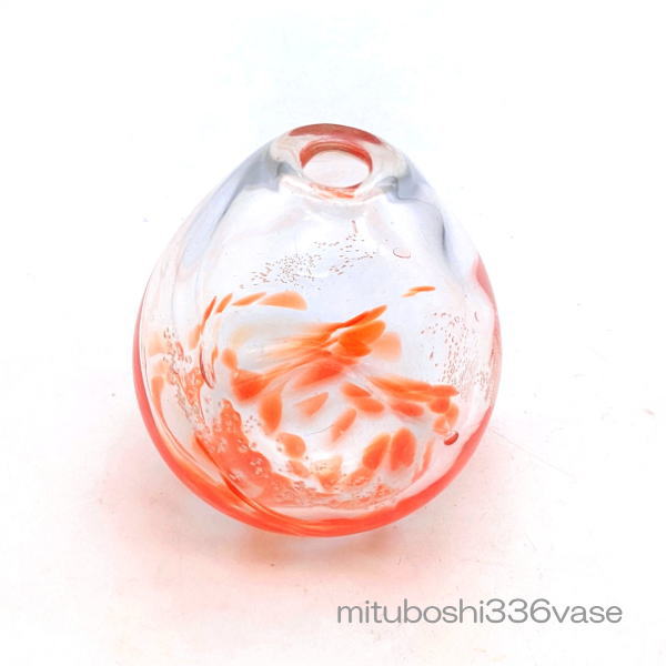 ■商品情報 サイズ H6.5cm×W7cm 材質 琉球ガラス 制作工房 沖縄・琉球ガラス工房『三ツ星』 ご注意 ※ギフトボックスは有料です(＋110円）琉球ガラス一輪挿し・花瓶・ flowervase　mituboshi336vase　三ツ...