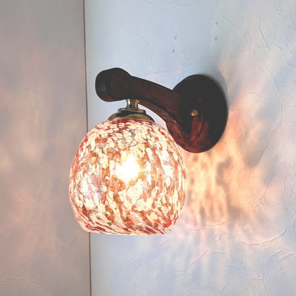 ■商品情報 ブラケットライト灯具サイズ W11cm×D17cm×H11.5cm 電源 直結式(壁側に電源が必要です) 電球 40W(最大)×1灯 E17 詳細 ※室内用ですので屋外では使用しないで下さい。 ※LED電球もご利用頂けます。 ※...