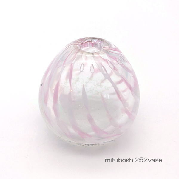 ■商品情報 サイズ H6cm×W6.5cm 材質 琉球ガラス 制作工房 沖縄・琉球ガラス工房『三ツ星』 ご注意 ※ギフトボックスはございません琉球ガラス一輪挿し・花瓶・ flowervase　mituboshi252vase　三ツ星工房沖縄...