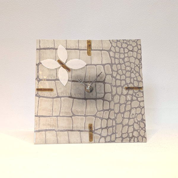 ■商品情報 サイズ 高19cmX幅19cm 材質 ベネチアングラス 輸入先国 イタリア 電池 単3電池×1個 ムーブメント 1年間有効の保証書付きです。 単三電池1本お付けし、お届け致します。ムーブメント（時計本体）は、1年間有効の保証書付...