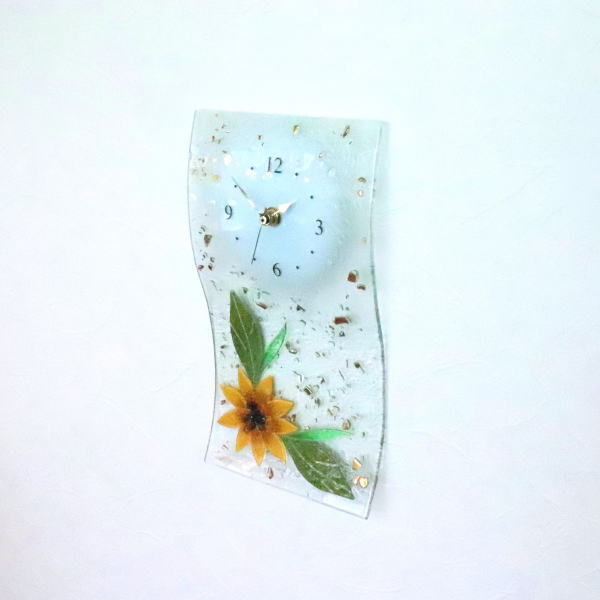 ■商品情報 サイズ W16cm×H29cm 材質 ベネチアングラス 輸入先国 イタリア 電池 単3電池×1個 ムーブメント 1年間有効の保証書付きです。 単三電池1本お付けし、お届け致します。ムーブメント（時計本体）は、1年間有効の保証書付...