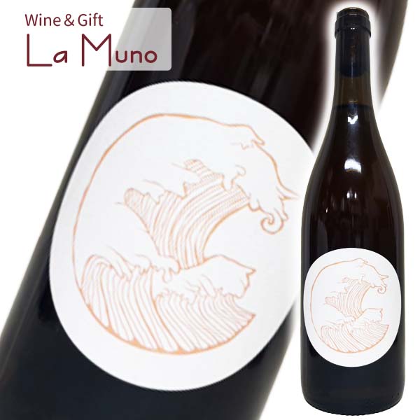 キュヴェの名前「デフェルラント」は岸にしぶきを上げながら押し寄せる波を意味します。オレンジなどの爽やかな柑橘や、アプリコットの果実味。そして優しいキンモクセイのニュアンス。まろやかな口当たりで、オレンジピールのようなビターさと塩気や旨味が相...