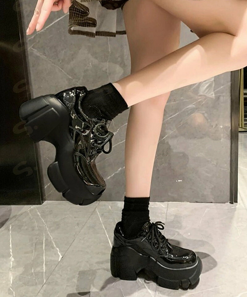 ■商品の特徴レディース ドレスシューズ 美脚脚長 ボリュームソール 歩きやすい 合皮厚底靴 編み上げ レザー調カジュアル 厚底5cmボリューム感たっぷりな厚底ソールでSTYLEUP！着るだけで足長・美脚魅せになる軽量ローファーパンプス 滑り...