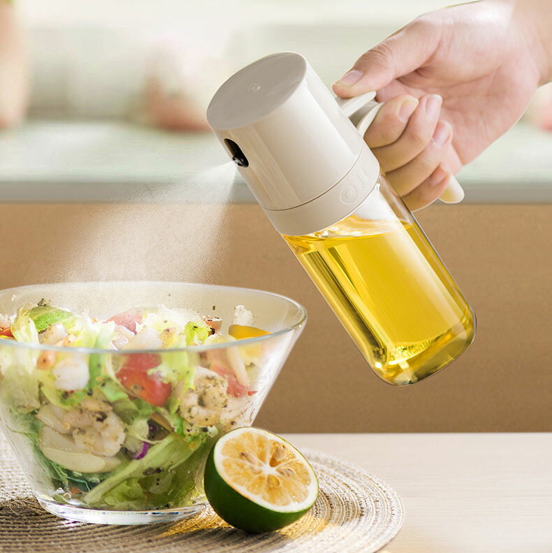 この商品について 【抜群のスプレーノズル設計】 スプレーボタンを押すだけで、オイルの微細なミストが楽しめます。 ゆっくり押すと安定した流れます。 料理のニーズに合わせてオイルの量を簡単にコントロールできます。 【信頼の素材】当社のオイルボト...