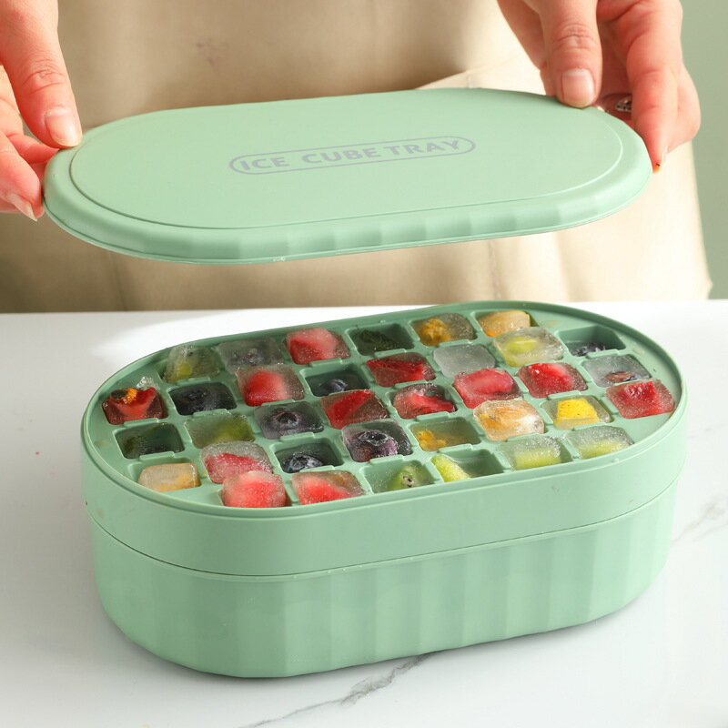 【高品質素材で安全安心】氷作る容器は食品グレードのPP+シリコン素材で作られており、健康で無臭です。BPAを含まず、安全で環境に優しく、あなたの健康を守ります。耐久性があり変形せず、頑丈な素材で繰り返し使用可能で、洗浄が簡単で手間がかかりま...