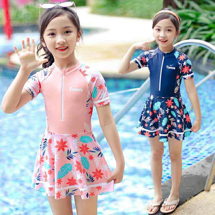 ビキニ焼けの心配なし◎日焼け止めの節約にも♪ お腹を冷やさない！嬉しいワンピース◎ セパレートパンツついたので、たくさん動いて、たくさん遊ぶ 元気なお子さまにもぴったり サイズも取り揃えておりますので、ご安心くださいネ♪ 素材 ポリエステル...