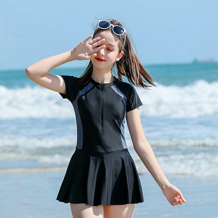 商品名 ショートパンツ付き、可愛い女の子用スクール水着です。 学生たちにおすすめです。 可愛いデザインはお洒落Girlも大満足！ 素材 ポリアミド繊維、ポリエステル 【140】パッドなし 【150】 パッドあり 【160】 パッドあり 【1...