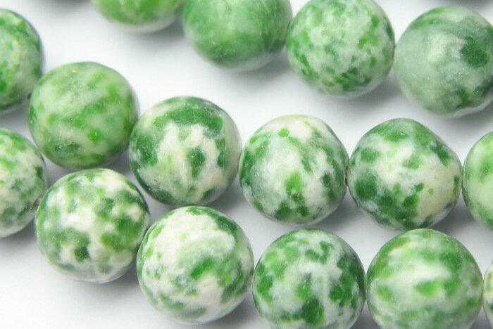 材質ソーシュライト 10mmサイズ10mm特徴・意味ソーシュライトとは斜長石が熱水変成作用により、曹長石、緑簾石、緑泥石、絹雲母などの鉱石が集合体となった石のことを指します。翡翠のような色合いの物もあり、翡翠の代用とされる場合もあります。効...