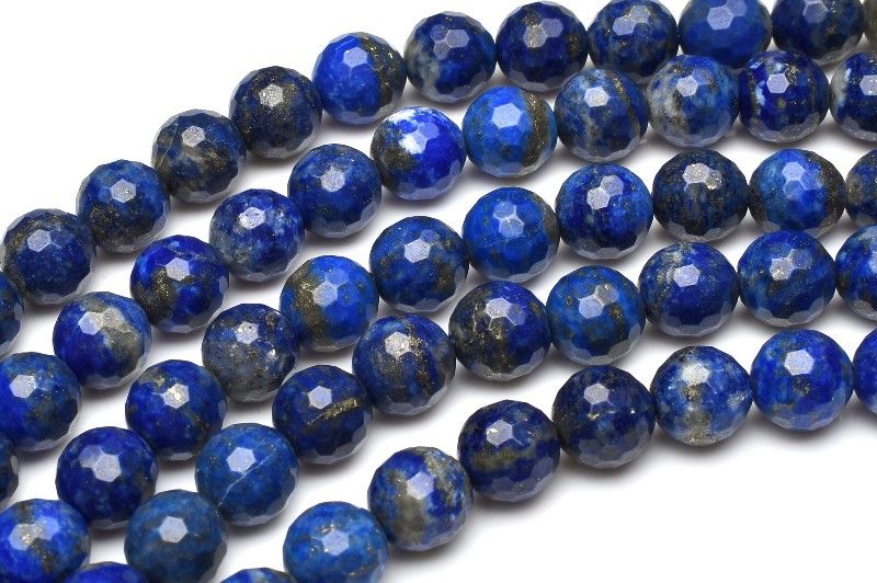 材質ラピスラズリ 12mm　産地：アフガニスタンサイズ約12mm重さ約92g特徴・意味ラピスラズリは単一の鉱物ではなく、一般には、『ラズライト』と『アウィン』と『ソーダライト』と『ノーゼライト』が集合した鉱物です。全体的に、均一な色彩のもの...