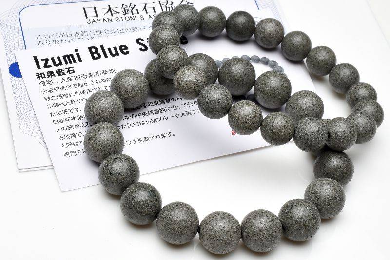 材質和泉青石 10mm 産地：日本・大阪府サイズ約10mm(±0.5mm)腕周り約15.5cm(伸縮性あり)重さ約26g特徴・意味人気の日本銘石シリーズが追加されました！活力や勝負運を求めている人におすすめのアイテムです。大阪市南部で産出さ...