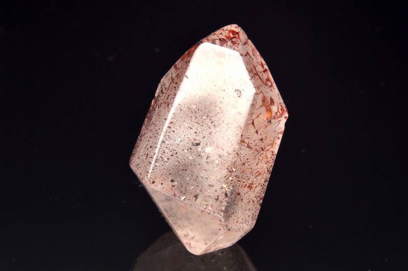 材質ストロベリークォーツ(レピドクロサイトインクォーツ) 31x19mm 産地：ブラジルサイズ約31x19mm重さ約12g特徴・意味レピドクロサイトが湧き上がるように内包されパワーを感じます。パワー不足、元気になりたい、明るい気持ちになりた...