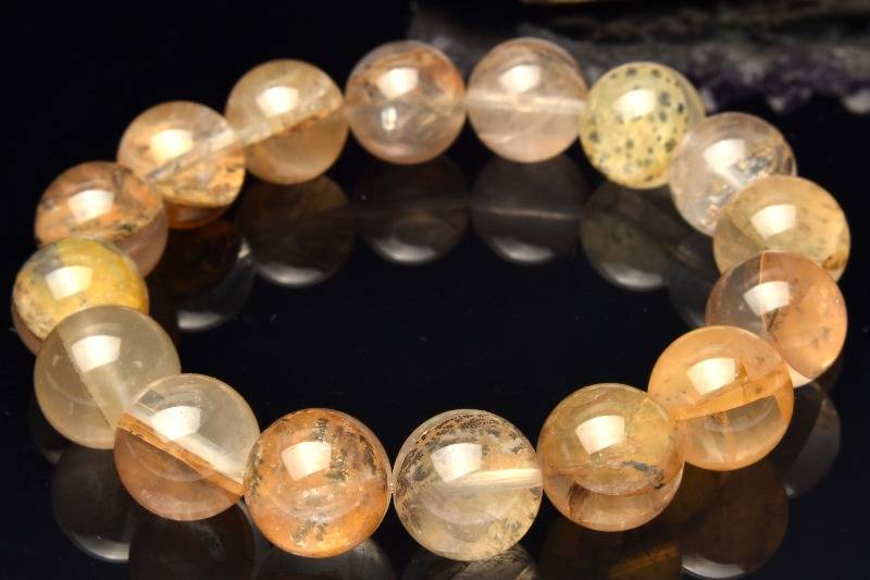 材質デンドリティックインクォーツ 13.5mm 産地：ブラジルサイズ約13.5mm(±0.5mm)腕周り約17.5cm(伸縮性あり)重さ約55g特徴・意味一粒一粒がまるで風景画！誰もが魅入るデンドライトインクォーツを入荷致しました。黄色や褐...