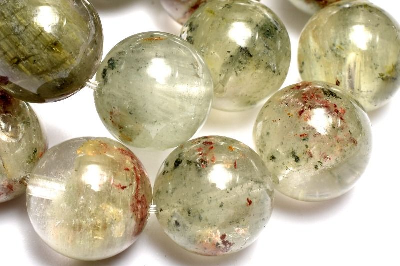 材質ガーデンクォーツ 12mm 産地：ブラジルサイズ約12mm(±0.5mm)腕周り約16.5cm(伸縮性あり)重さ約43g特徴・意味緑茶のような淡いグリーンカラーのガーデンクォーツのみを使用したブレスレットです。クリアな水晶の中の美しい庭...