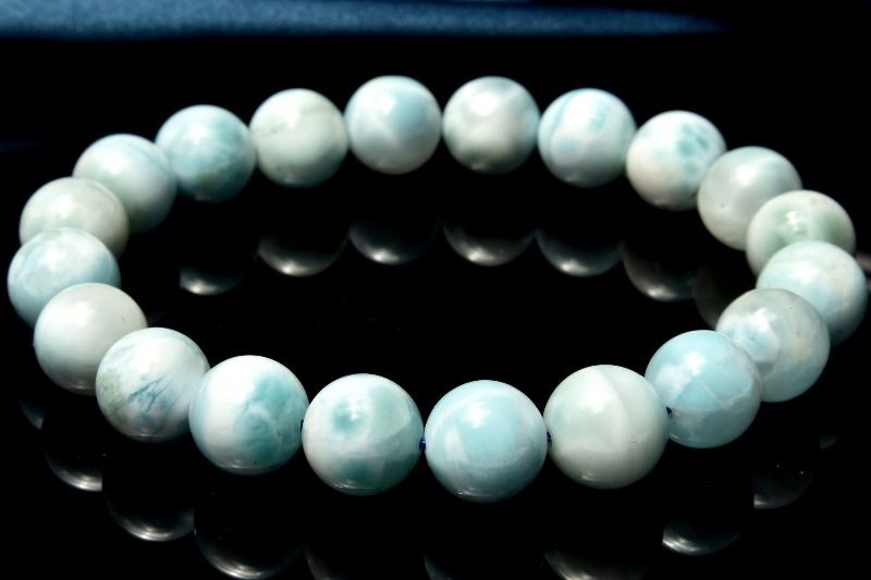 材質ラリマー 10.5mm 産地：ドミニカ共和国サイズ約10.5mm(±0.5mm)腕周り約17.5cm(伸縮性あり)重さ約35g特徴・意味お値打ち価格のラリマーを入荷致しました！大珠でくっきりと波模様がある珠もあり、この価格は大変お得です...