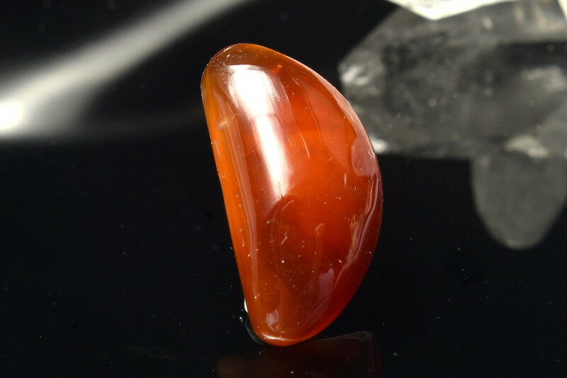 材質ファイアーアゲート 19x10mm 産地：メキシコサイズ約19x10mm重さ約2g特徴・意味まるで虹を放つ火の玉のような珍しい瑪瑙を数量限定にて入荷致しました。向きを変えると地層のようにも、虹の輪のようにも見える幻想的な鉱石です。ファイ...