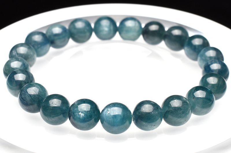 材質ブルーグリーンカイヤナイト 9mm 産地：ブラジルサイズ約9mm(±0.5mm)腕周り約16cm(伸縮性あり)重さ約31g特徴・意味特有の繊維状結晶が美しく透け感もあるインディゴカラーの濃淡が魅力的です。ファッション性にも優れています。...