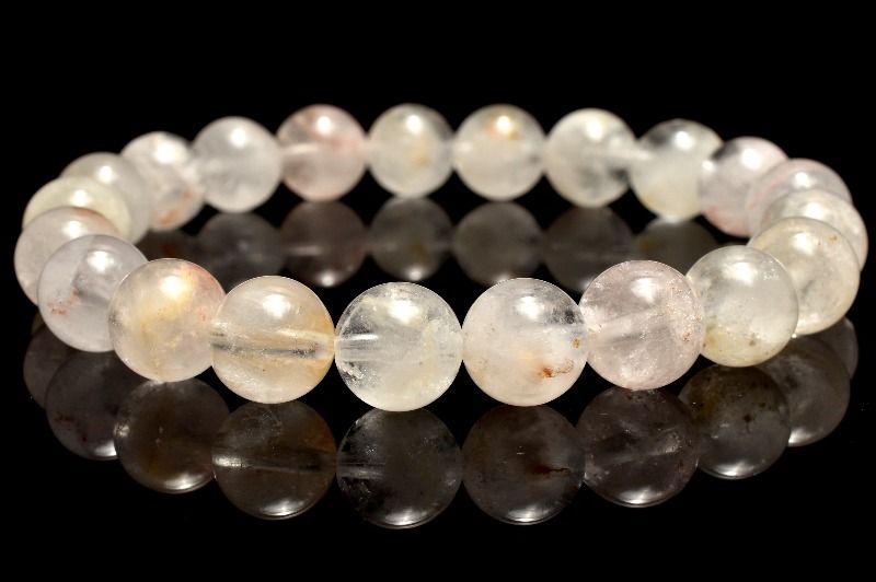 材質ホワイトファントムクォーツ 8.5mm 産地：ブラジルサイズ約8.5mm(±0.5mm)腕周り約15cm(伸縮性あり)重さ約19g特徴・意味ヘマタイトが内包されることでほんのりピンク色の可愛らしいファントムクォーツです。水晶の透明度も高...