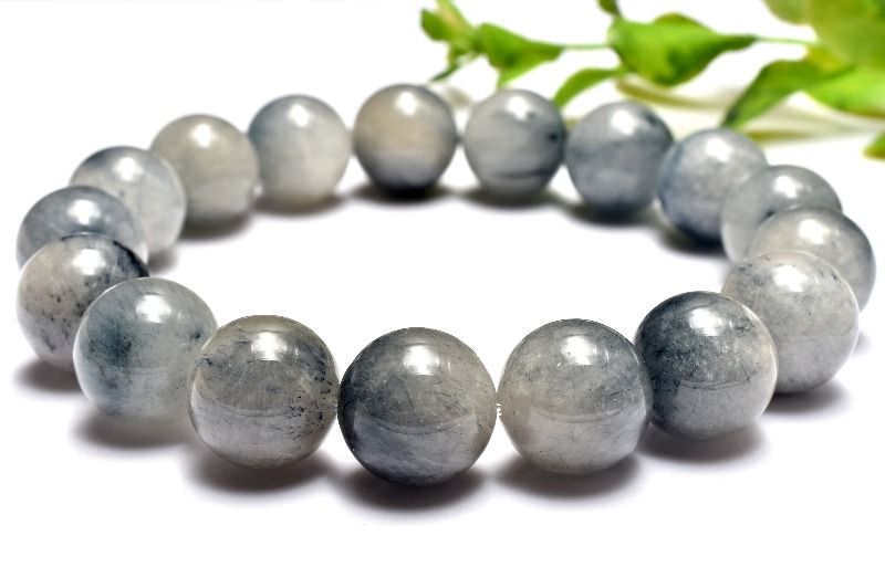 材質デュモルチェライトインクォーツ 12.5mm 産地：ブラジルサイズ約12.5mm(±0.5mm)腕周り約17.5cm(伸縮性あり)重さ約47g特徴・意味鮮明に青い華のような内包物を確認することができる見ごたえたっぷりなタイプです。水晶は...