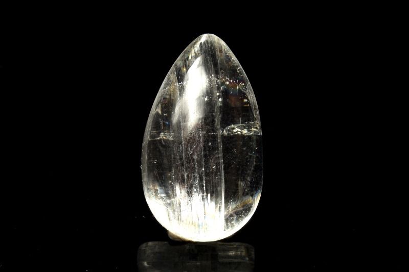 材質クンツァイト 18x10mm 産地：ブラジルサイズ約18x10mm重さ約2g特徴・意味クンツァイト特有の繊維状クラック内包を確認できる繊細な輝きを纏ったアイテムです。光の反射で違った輝きを感じられる透明タイプで上品です。クンツァイトは「...